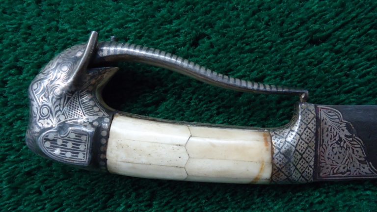 M852 METAL ELEPHANT HEAD AND BONE HANDLE INDO PERSIAN MOGHAL DAGGER ...
