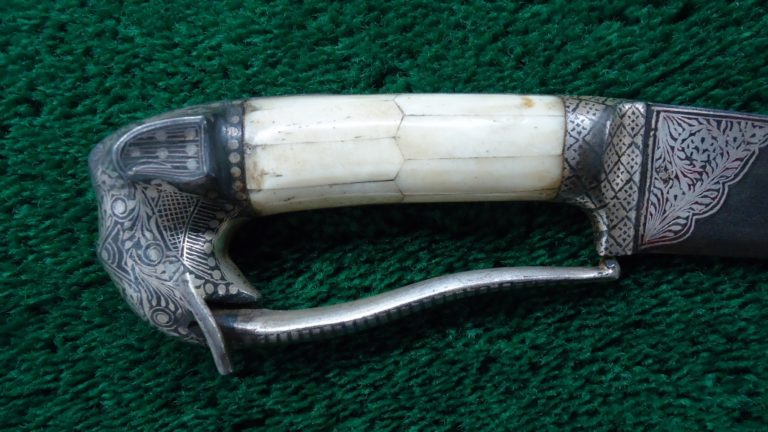 M852 METAL ELEPHANT HEAD AND BONE HANDLE INDO PERSIAN MOGHAL DAGGER ...